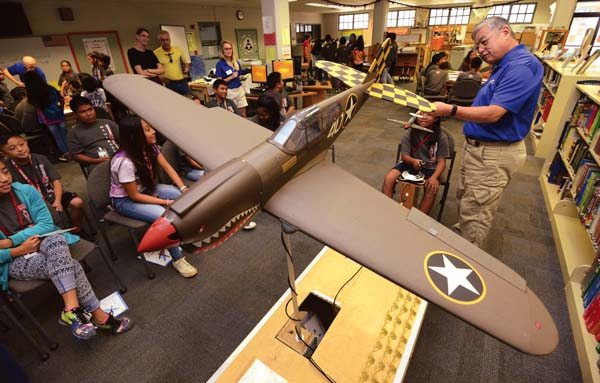 Flight simulators take kids up and away | News, Sports, Jobs - Maui News